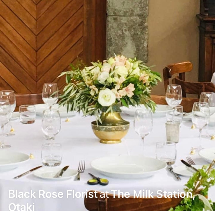 Guest Table Posies – Black Rose Florist